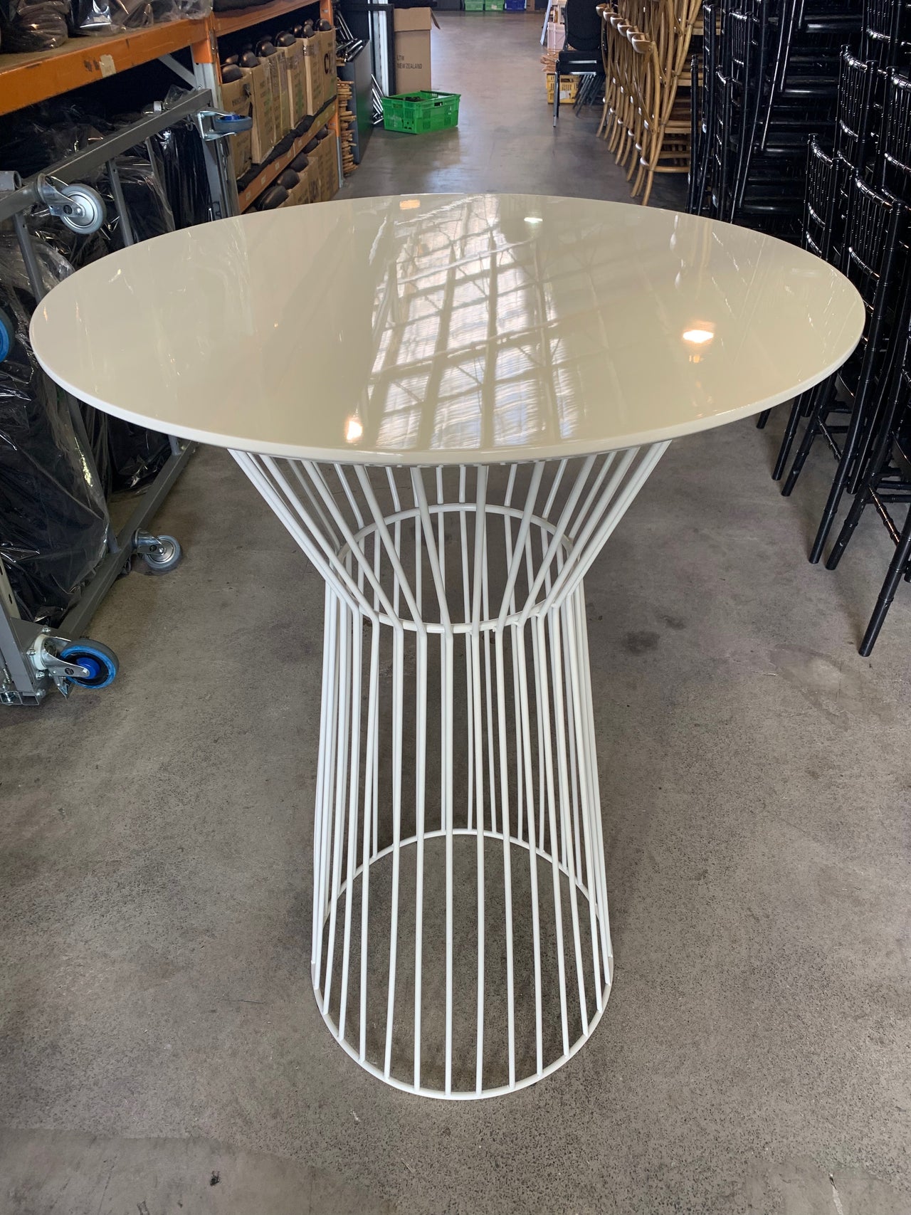 Bird Cage Bar leaner- White – Click for Hire